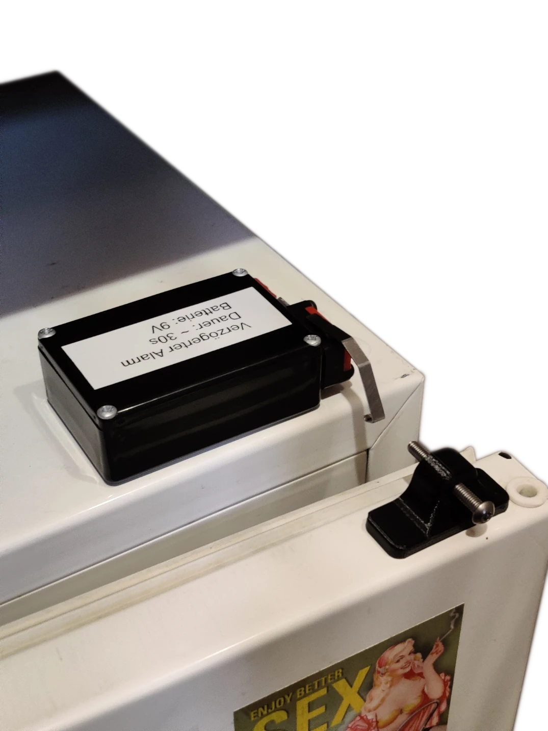 Analog Freezer Alarm | Jakob Holz